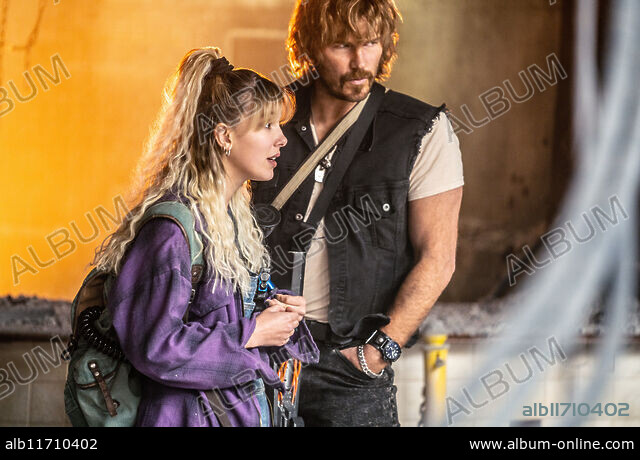 CHRIS PRATT et MILLIE BOBBY BROWN dans THE ELECTRIC STATE, 2025 ...