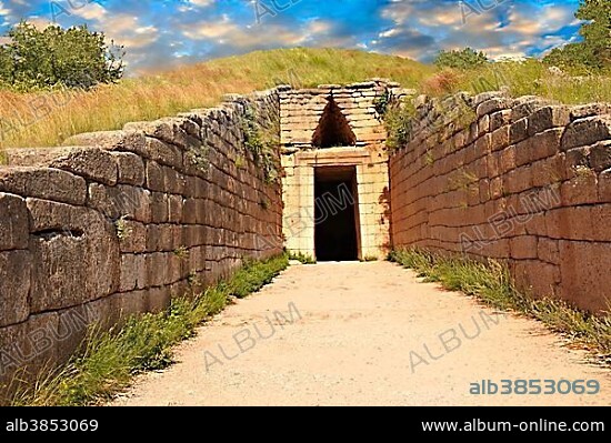 Entrance to the Treasury of Atreus, an impressive tholos rotunda grave ...