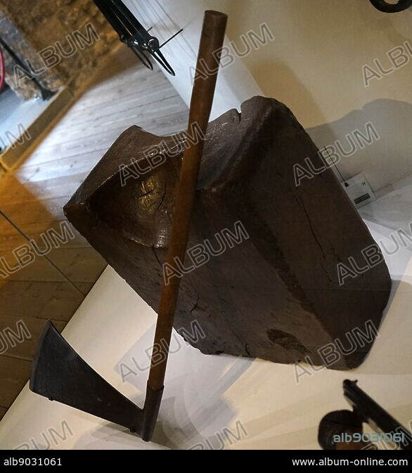 Wooden Execution Block And Axe For Beheadings In England Album Alb9031061 
