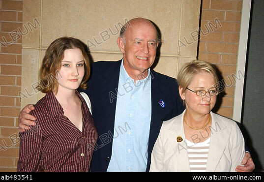 Familia De Peter Boyle Doris Roberts Peter Boyle Hi Res Stock