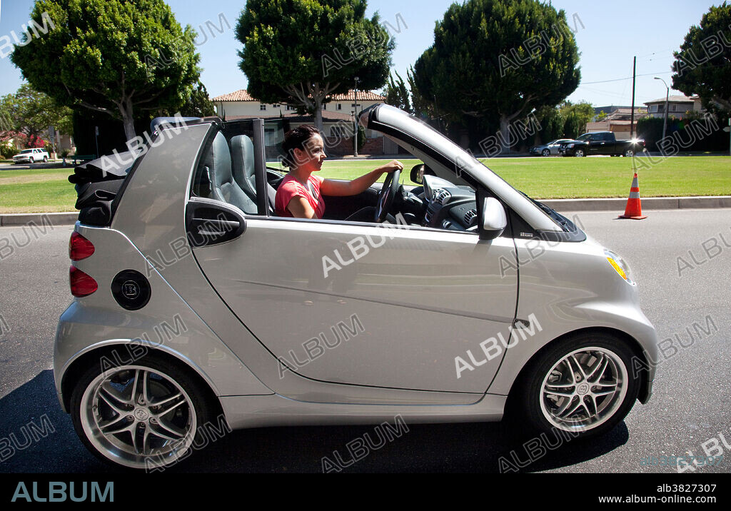 Mercedes Benz Smart Car News: All New Smart Forfour Shares Looks,