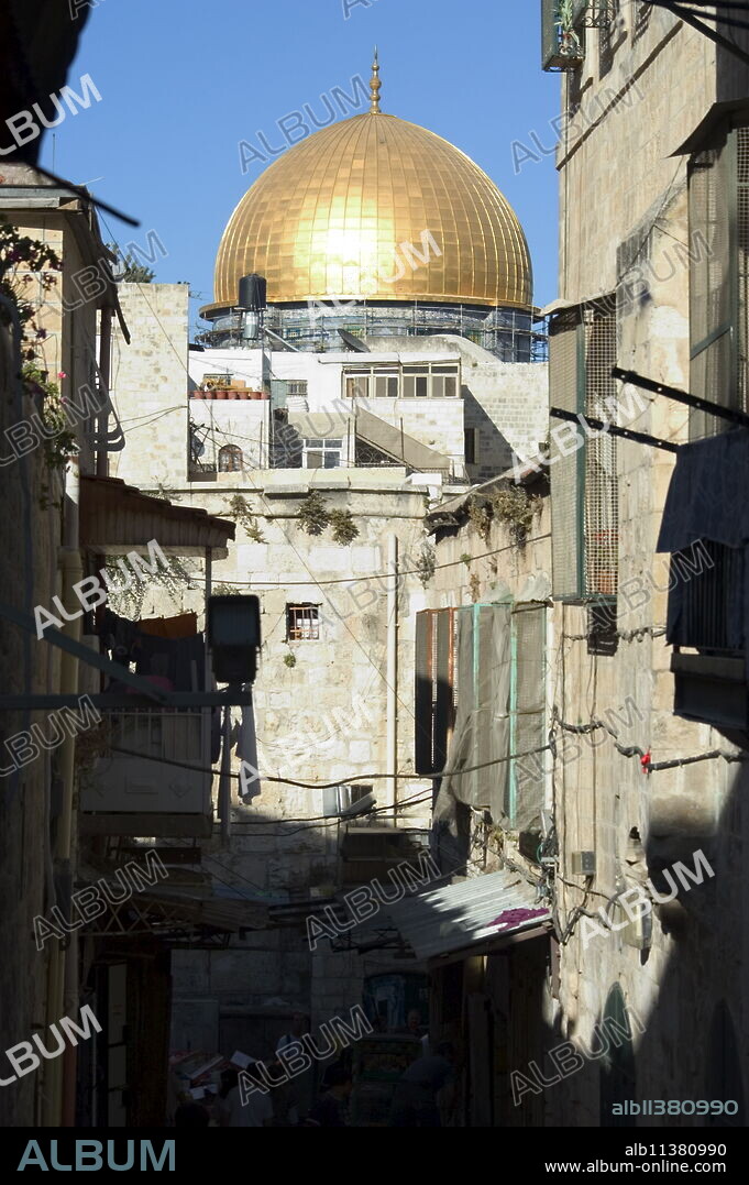 Dome of the Rock, Haram ash-Sharif (Temple Mount), back alley of Old ...