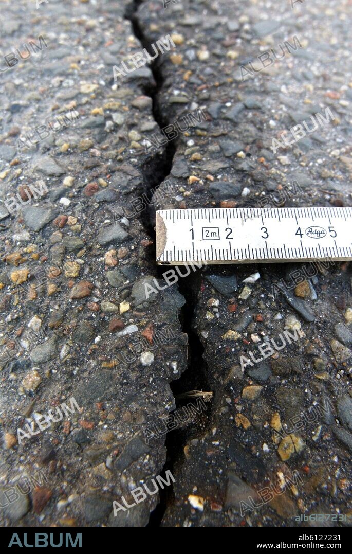 Erdbeben Riss Große Risse In Einer Isländischen Straße Nach Dem